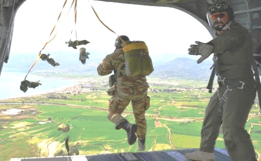«Oι Τούρκοι διαμαρτυρήθηκαν για μια άσκηση αλεξιπτωτιστών που έγινε ...