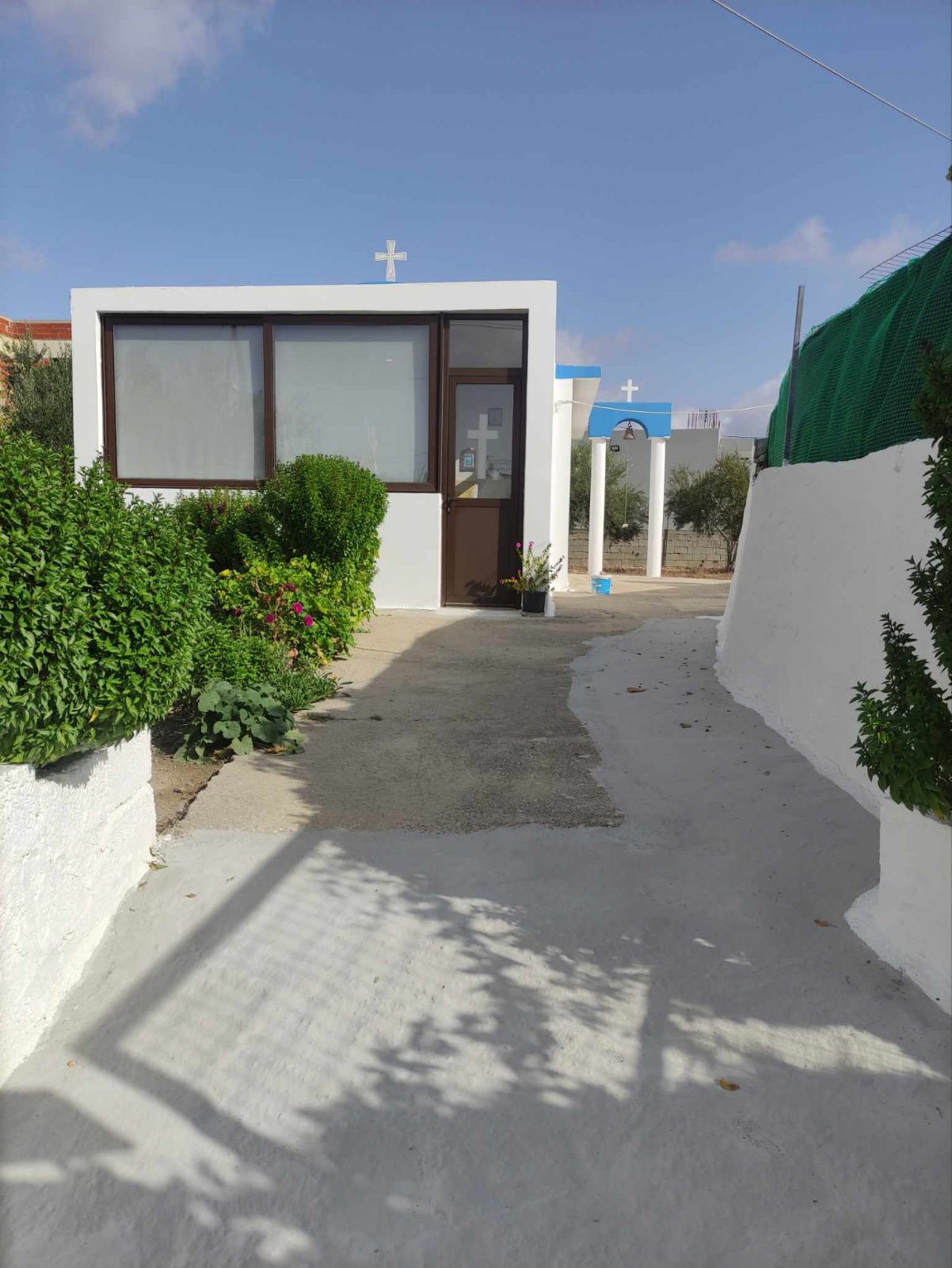 Εορτάζει το εκκλησάκι των Ταξιαρχών κοντά στο παραδοσιακό σπίτι στην ...
