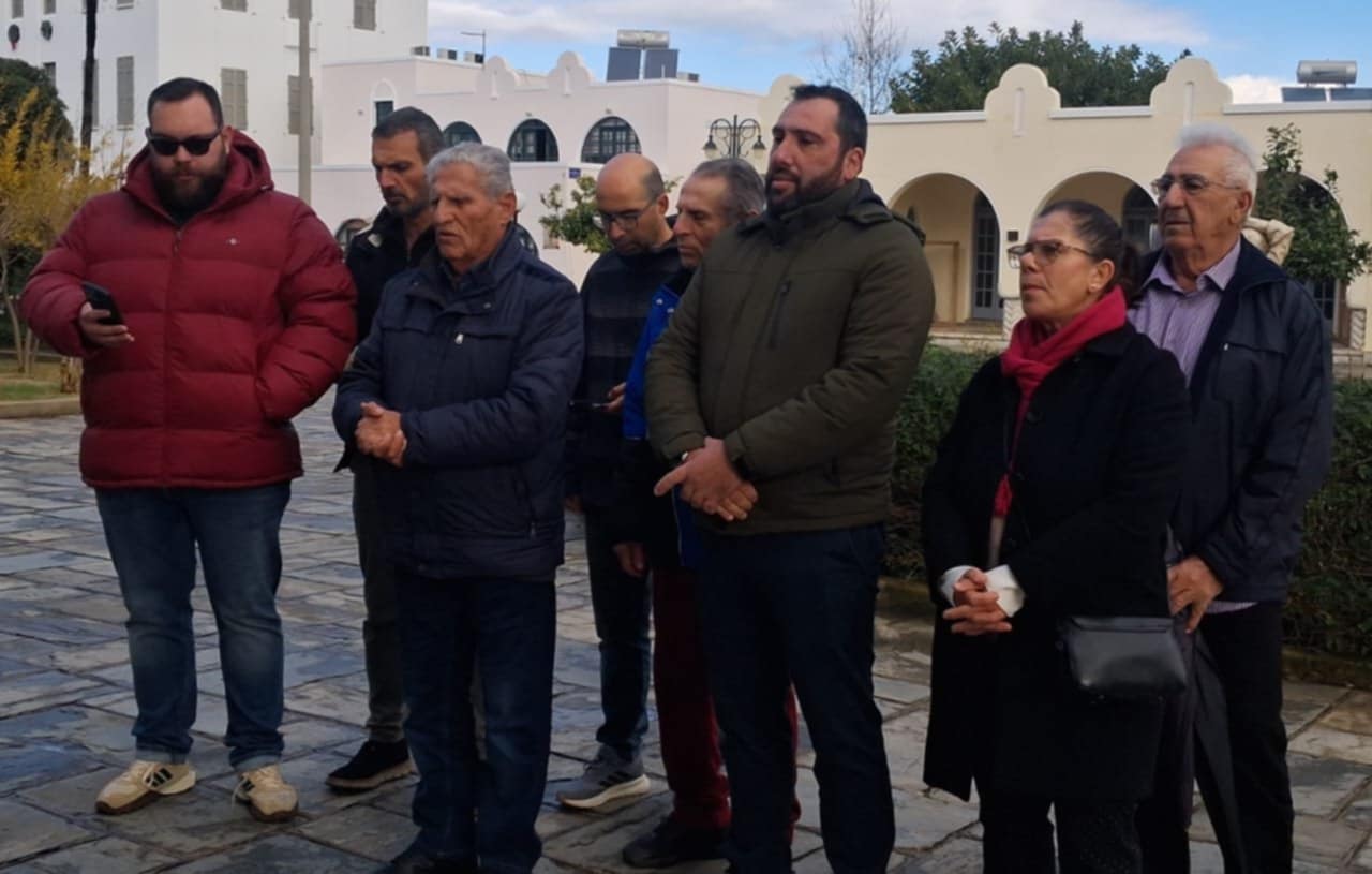 Παραμονή Πρωτοχρονιάς κάλαντα και ευχές στον Σεβασμιώτατο από μπάντα 80 ...